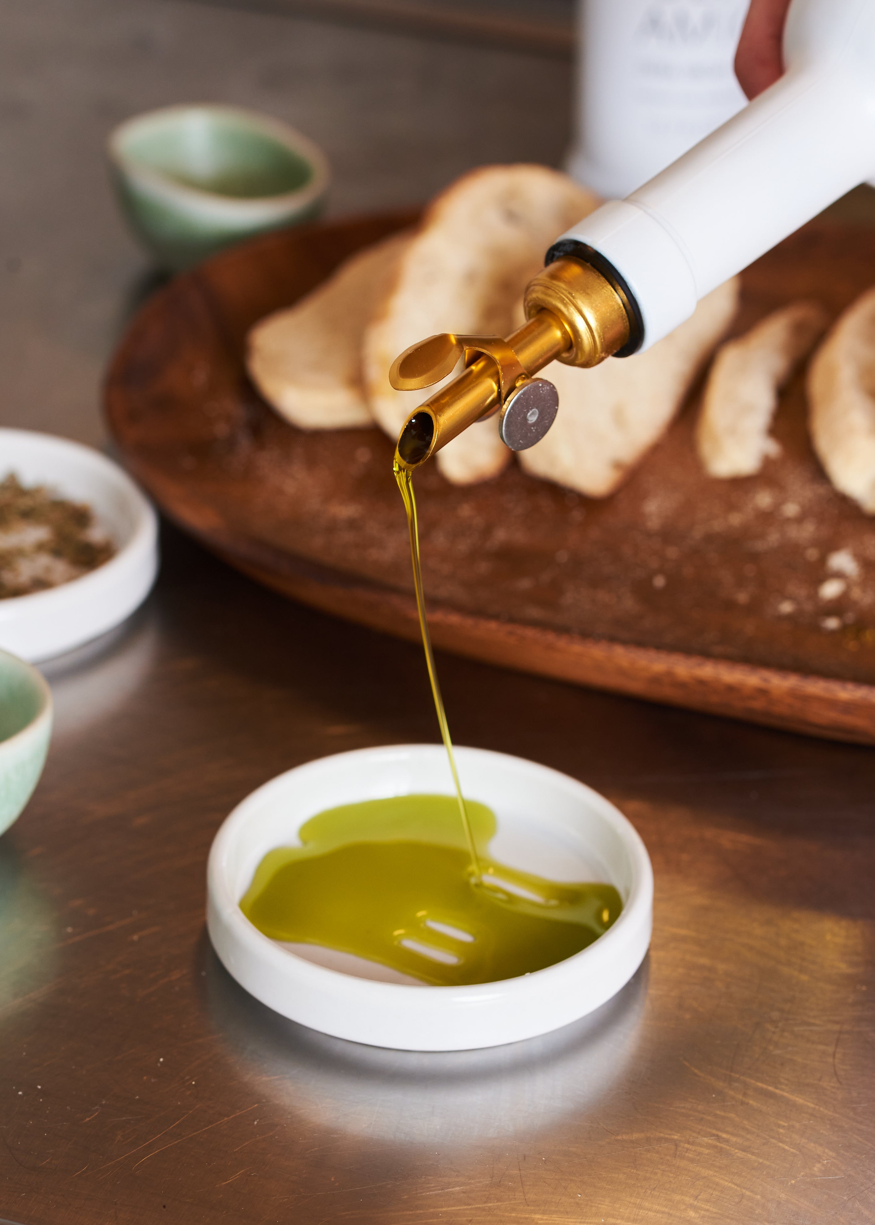 The Rich Spectrum of Olive Oil Colors – OLIVO AMIGO